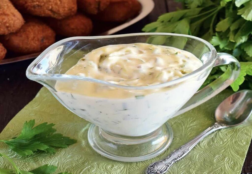 Salsa blanca de kebab o de yogur turca fácil y rápida - Recetuquis