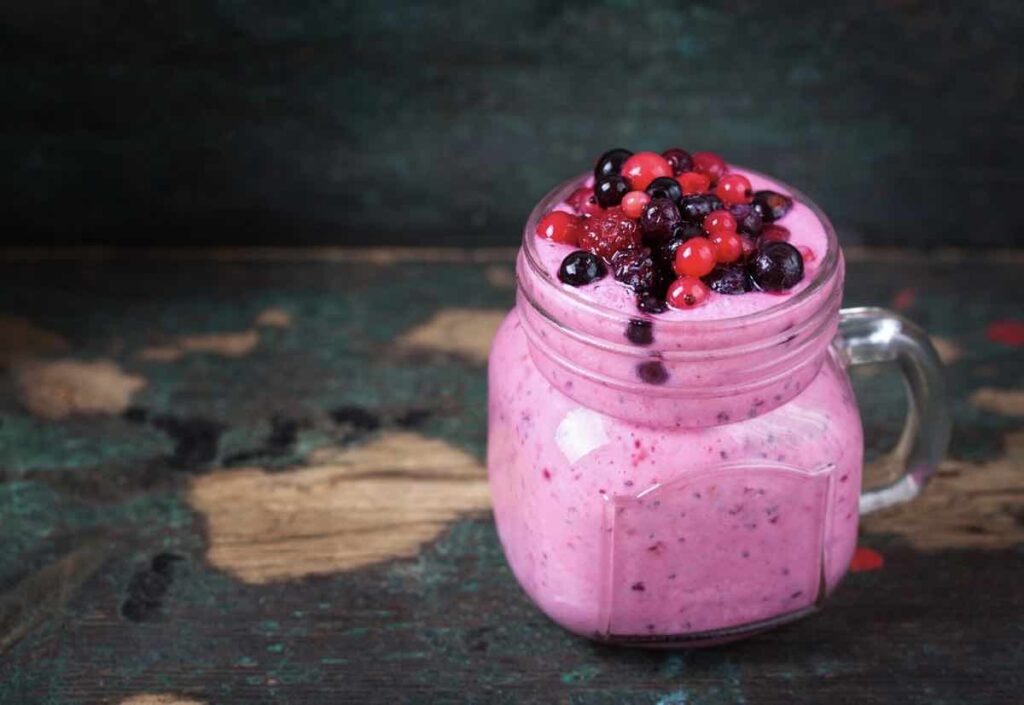 Smoothie de frutos rojos antioxidante, cremoso y delicioso - Recetuquis